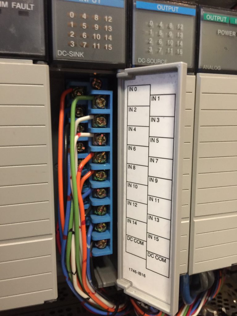 SLC-500 Digital Input module overview, status lights, and replacement.